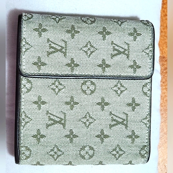 Louis Vuitton | Bags | Authentic Louis Vuitton Green Mini Lin Trifold ...